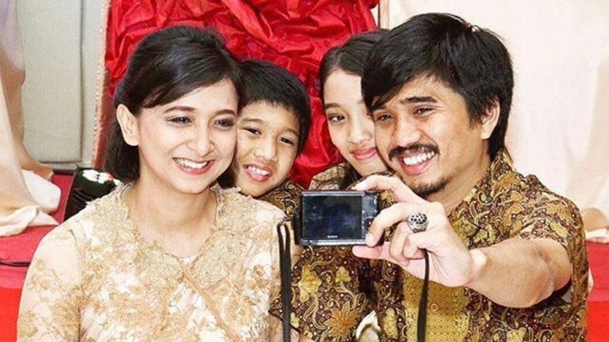 5 Potret Rumah Tangga Vokalis Band yang Harmonis