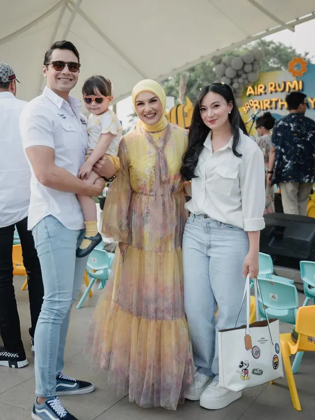 8 Momen Ulang Tahun Air Rumi Anak Irish Bella, Meriah Tanpa Ammar Zoni ...