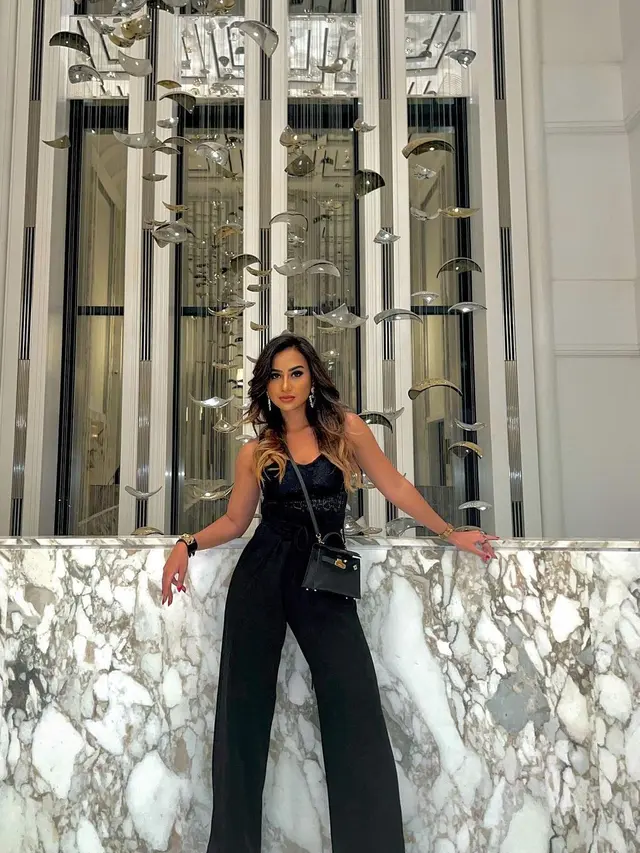 7 Potret Karina Basrewan yang Sukses Sabet Gelar Miss Earth Indonesia ...