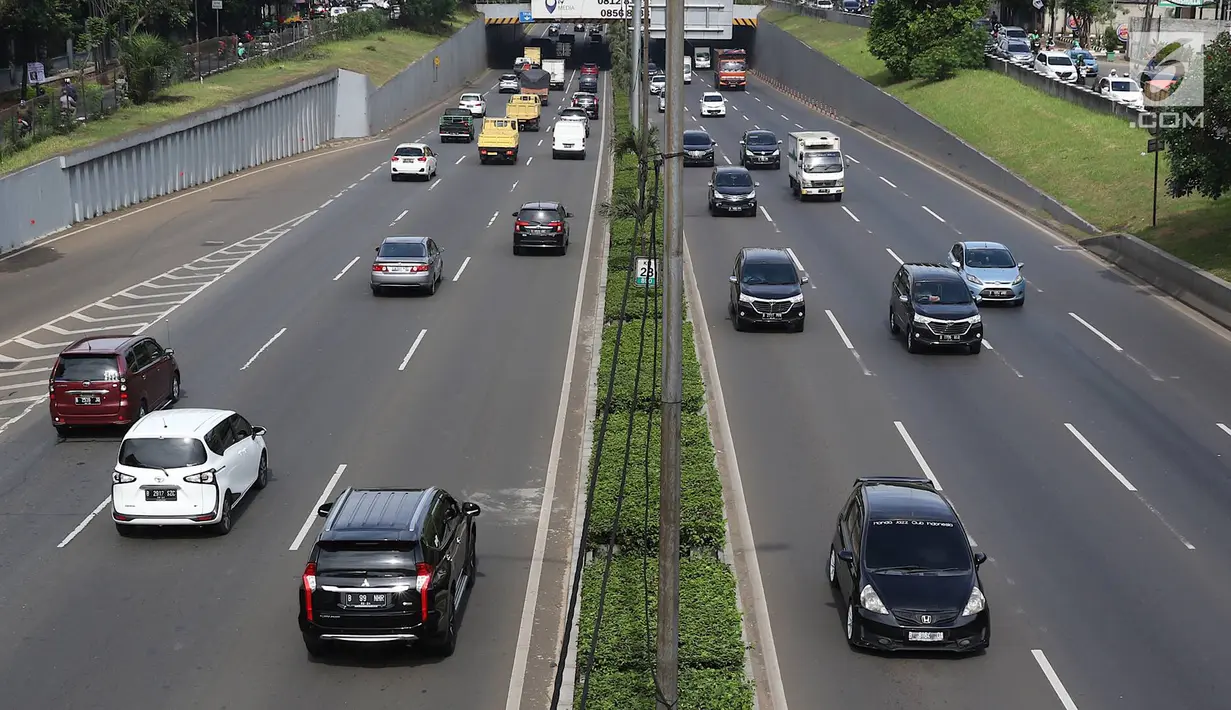 FOTO: Tarif 15 Ruas Tol Bakal Naik Tahun Ini - Foto Liputan6.com
