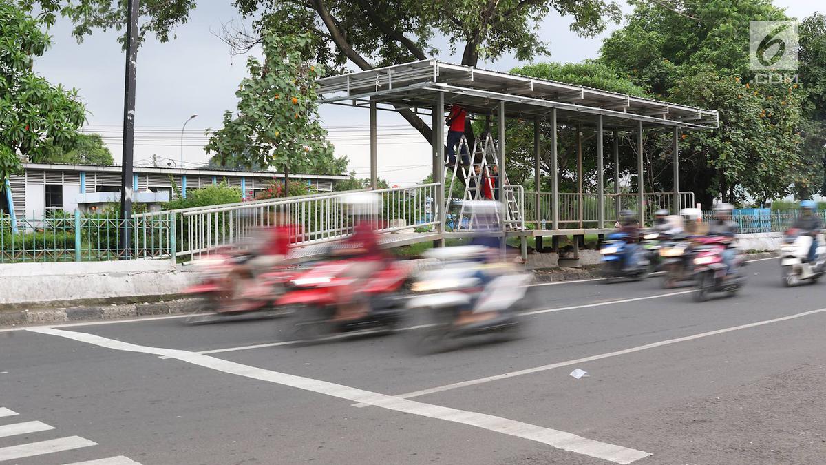 FOTO: Permudah Akses, Halte Transjakarta Dibangun di Kampung Rambutan ...