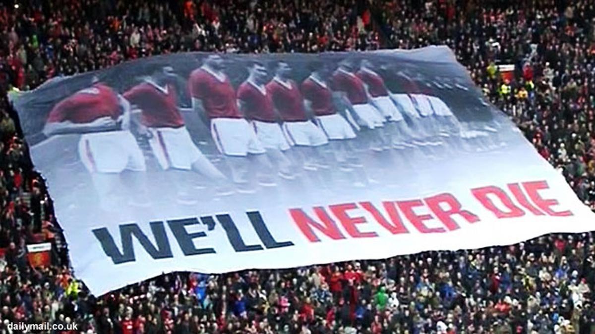 Spanduk Raksasa Fans MU Bikin Merinding - Bola Liputan6.com