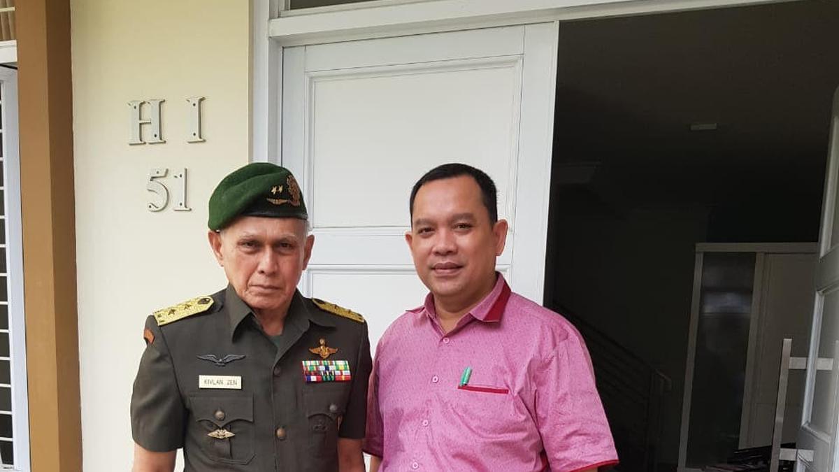 Kivlan Zen Kenakan Seragam Purnawirawan TNI Saat Bacakan Eksepsi - News ...