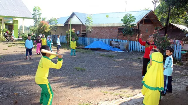 Alat yang Diperlukan dalam Permainan Kasti adalah Bola dan Alat Lainnya ...