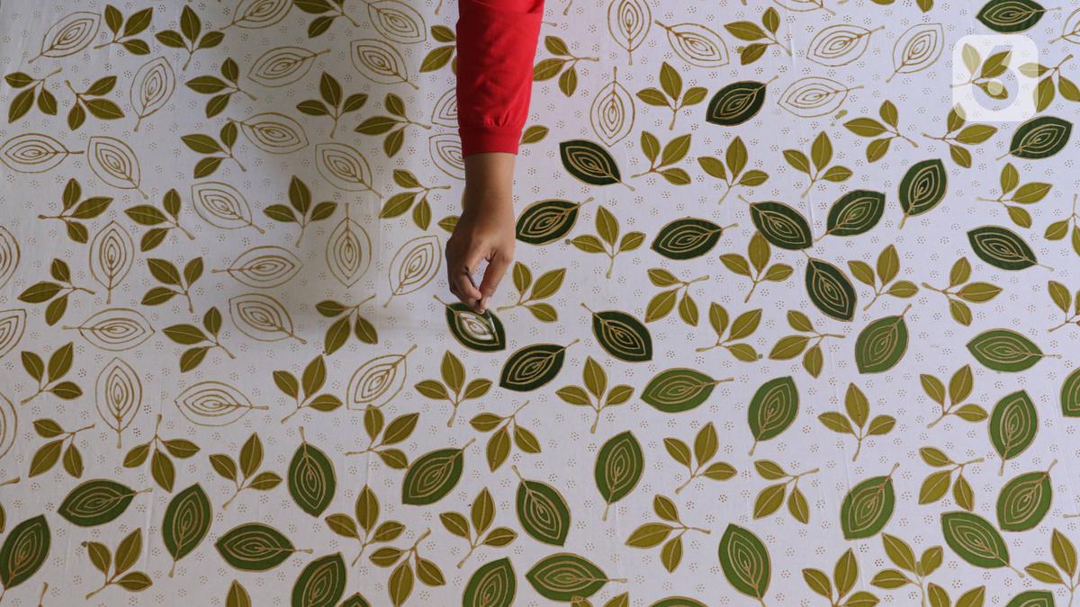 FOTO: Mengintip Proses Pembuatan Batik Tulis Bermotif Khas Tangerang ...