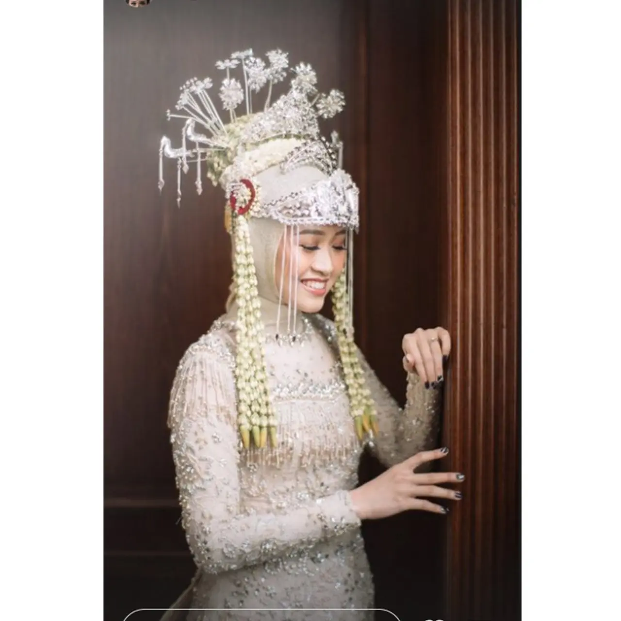 6 Potret Detail Penampilan Alca Octaviani Istri Bintang Emon, Pakai ...