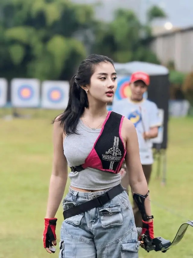 Tampil Keren, Ini 7 Potret Ghea Youbi Latihan Panahan yang Tuai Banyak ...