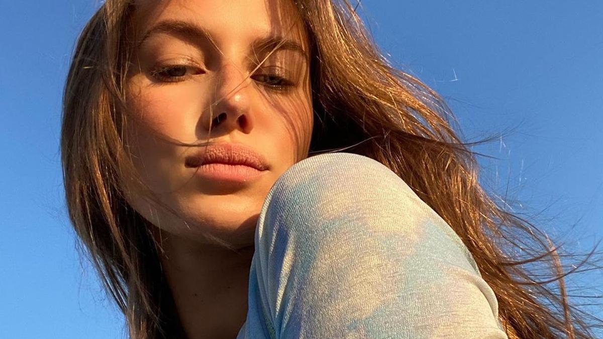 Potret Menawan Gandengan Baru Brad Pitt, Model Jerman Nicole Poturalski