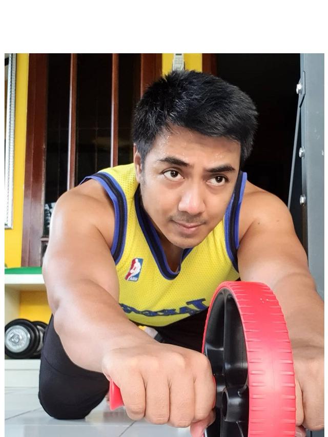 Jadi Sorotan, Ini 7 Potret Ustaz Riza Muhammad saat Olahraga - Hot ...