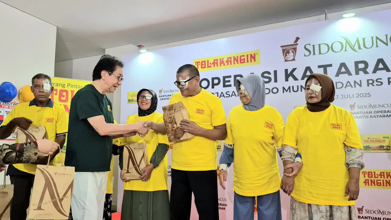 Sido Muncul Hadirkan Cahaya dan Harapan Baru Lewat Operasi Katarak Gratis di RS Permata Jonggol ...