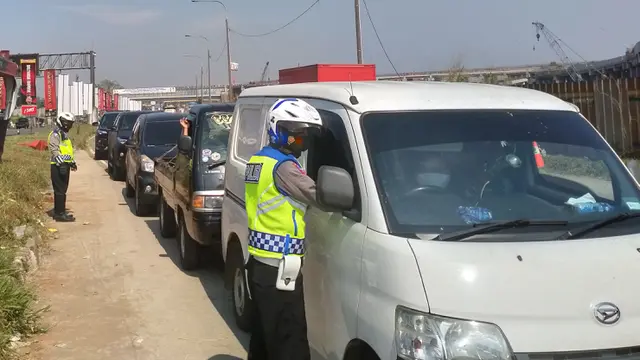 Masih Penasaran, Puluhan Kendaraan Terpaksa Putar Balik di Pintu Tol ...