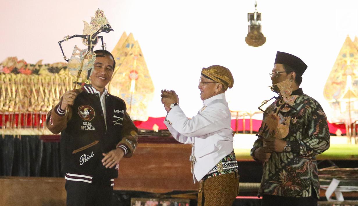 FOTO: 74 Tahun Indonesia Merdeka, Presiden Jokowi Nonton Wayang Kulit ...