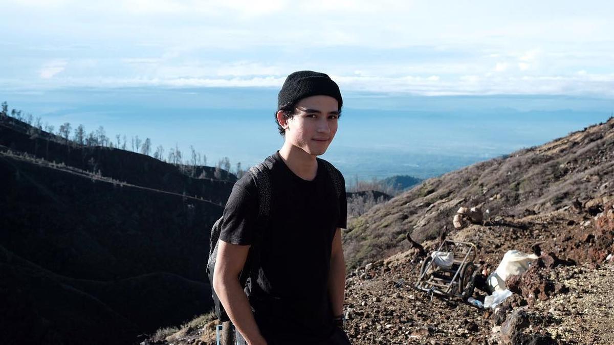 Mengenal Giulio Parengkuan, Si Tampan Anhar di Film Dilan 1990