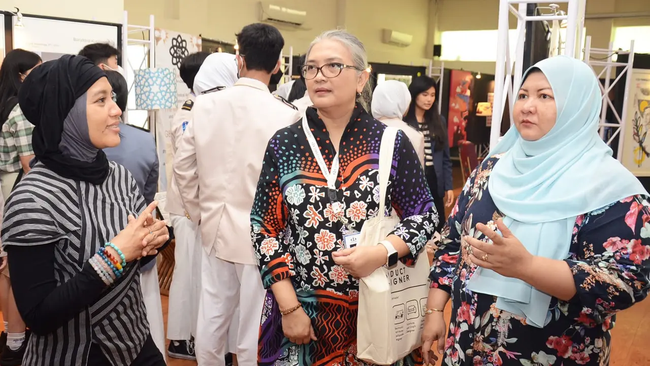 Gelar Pameran Seni dan Desain Berkonsep Kontribusi Lingkungan, FSRD ...