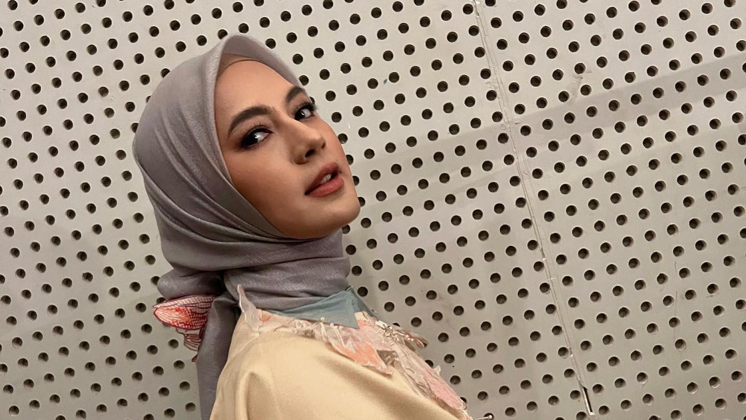 Paula Verhoeven Pasrah, Pengadilan Tinggi Putuskan Hak Asuh Anak ke ...