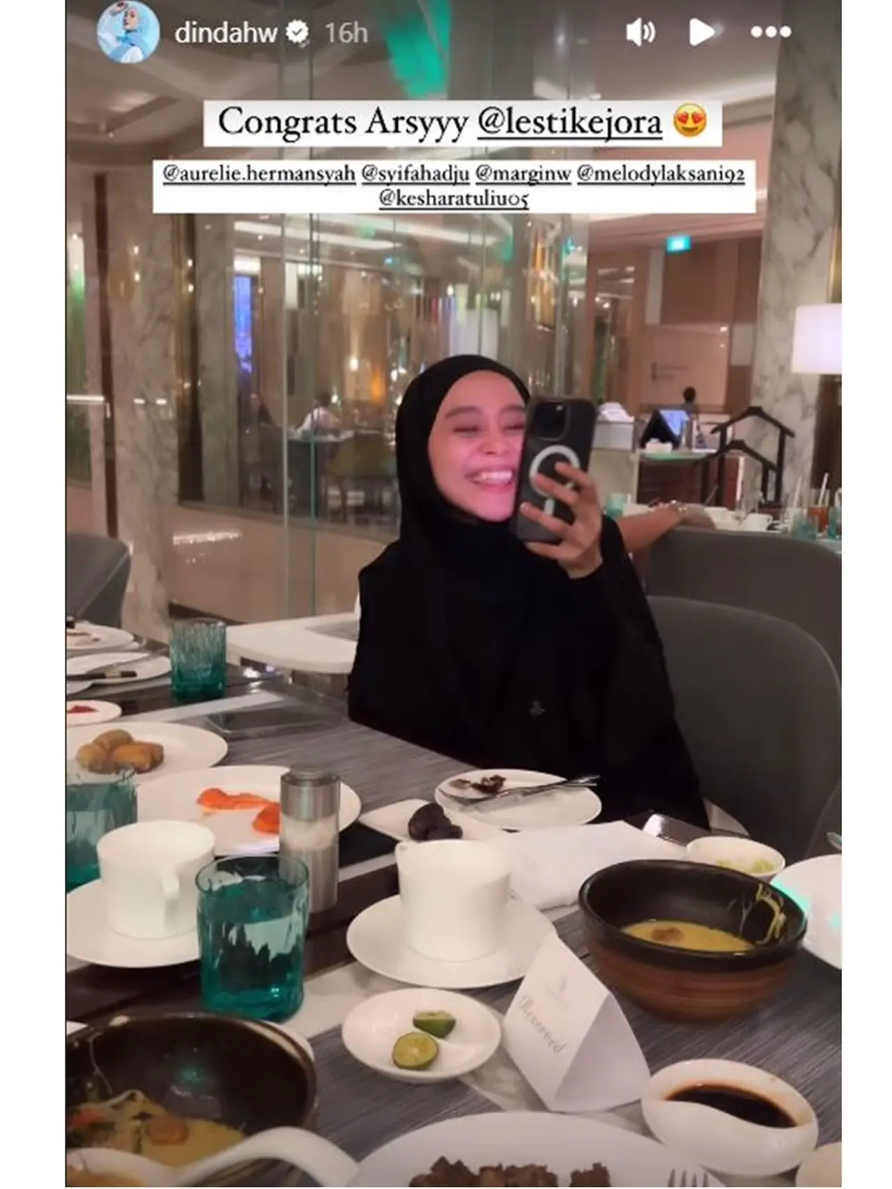 6 Potret Geng Mamayu Bukber Pakai Dresscode Hitam, Rayakan Ultah Melody ...