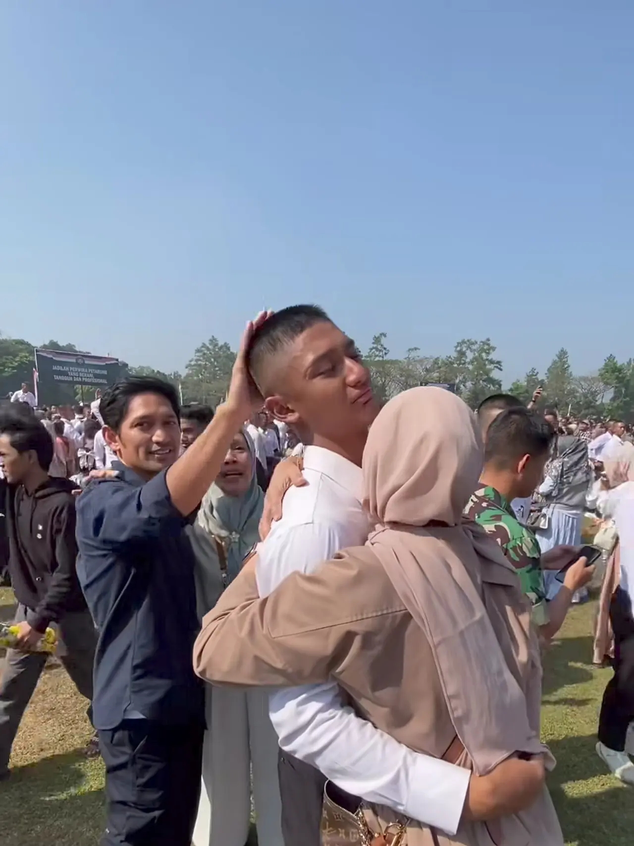 6 Potret Ibnu Jamil dan Mantan Istri Dampingi Dhofin Lolos Masuk Akmil, Kompak Demi Sang Putra ...