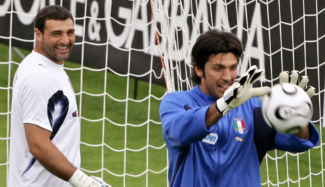 Foto: Barisan 5 Pemain Tertua yang Berhasil Angkat Trofi Juara Piala ...