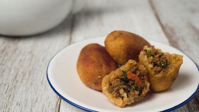 Resep Combro Isi Oncom Pedas - Food Fimela.com