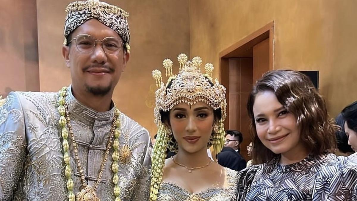 8 Potret Tamu Pernikahan Angga Puradiredja dan Dewi Andarini, dari ...