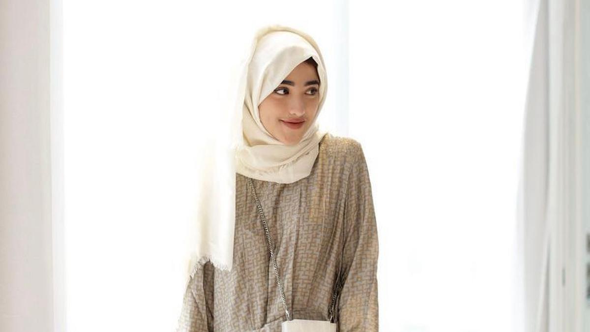 Selebgram Shirin Al Athrus Bagikan Tips Pakai Hijab Simpel dan Kekinian