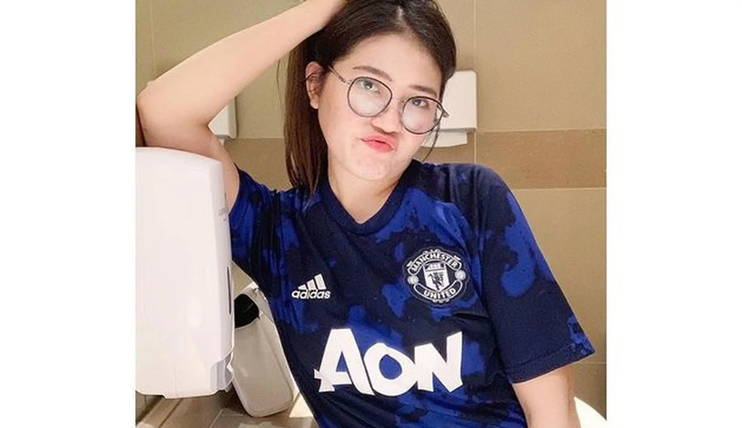 Potret Via Vallen Jadi Fans Berat Manchester United, Awalnya Kepincut ...