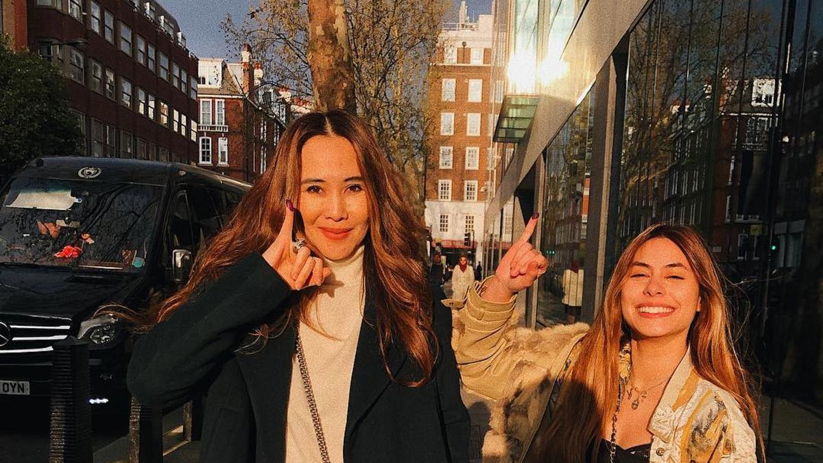 Ikut Nyoblos, Ina Thomas Rekam Suasana Pemilu 2019 di London - ShowBiz ...