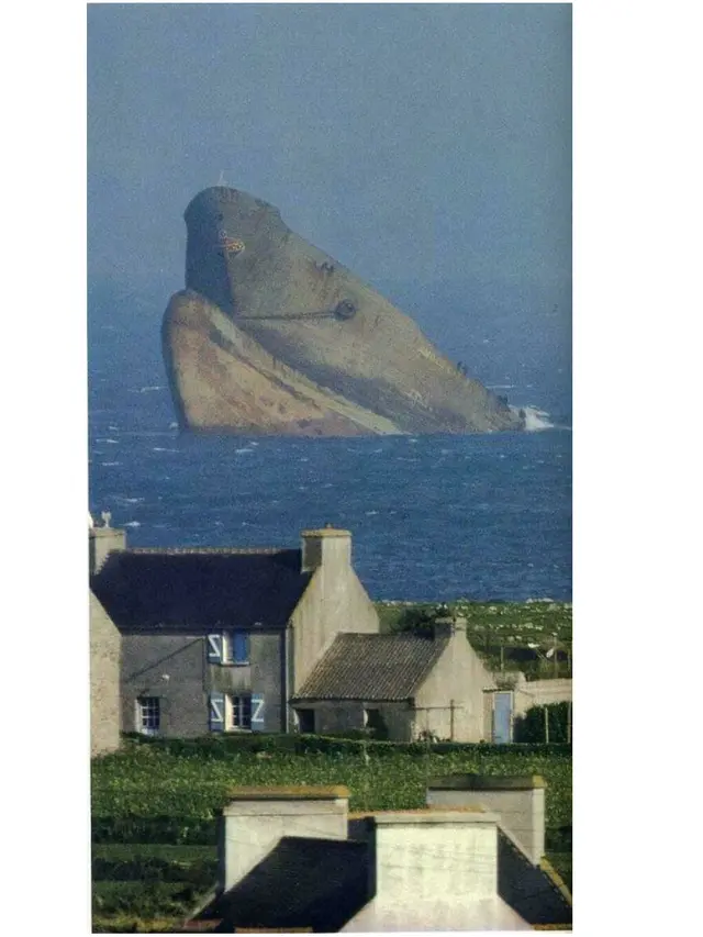 6 Potret Benda Raksasa Muncul di Laut, Bikin Pengidap Megalofobia Panik ...