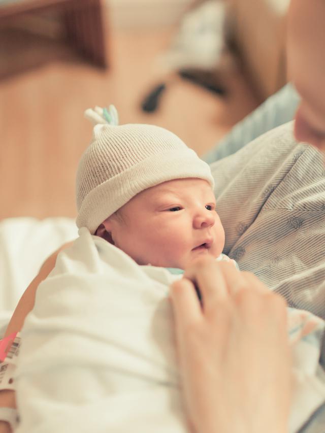 7 Tanda Bayi Lapar yang Penting Mom Kenali dan Pahami - Parenting ...