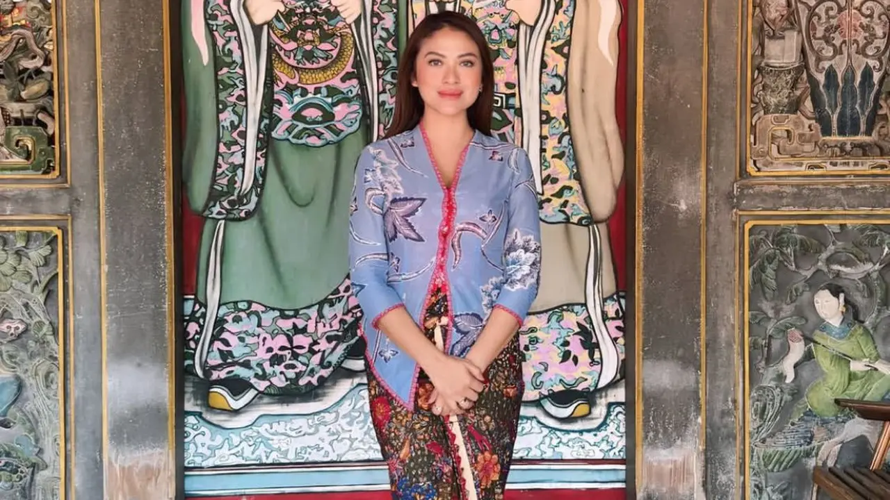 7 Model Kebaya Modern Ala Cynthia Riza Istri Giring Ganesha, Inspirasi ...