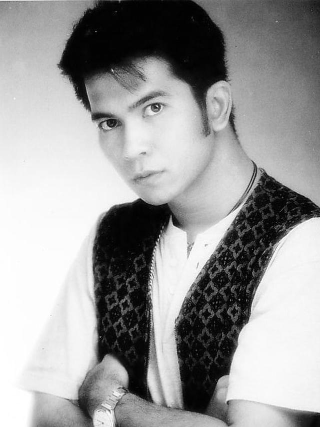 Krisna Mukti dan 12 Potret Transformasinya, Masih Segar di Usia 52 ...