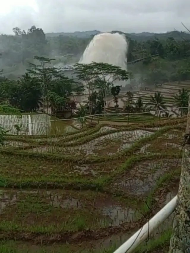 Pipa PLTA Bungbulang Garut Jebol, Pasokan Listrik Warga Aman - Bisnis ...