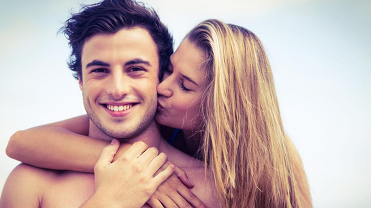 4 Jenis Ciuman Ini Akan Bikin Pasangan Anda Ketagihan