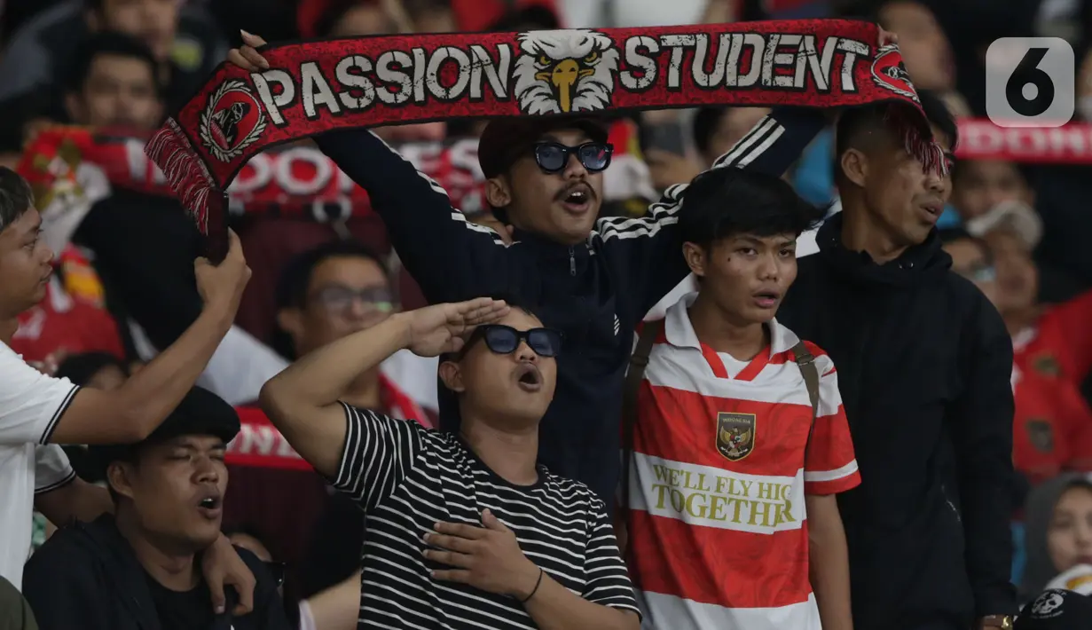 Suporter Timnas Indonesia saat Mendukung Perjuangan Tim Garuda - Foto ...