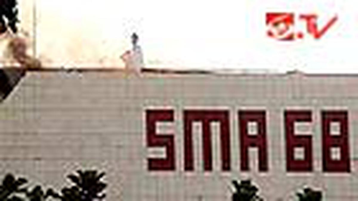 Gedung SMAN 68 Jakarta Terbakar - Video Liputan6.com