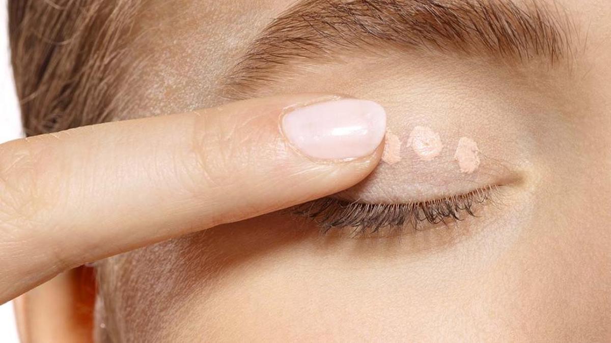 Tren Eyeshadow Kuning, Unik atau Nyentrik?