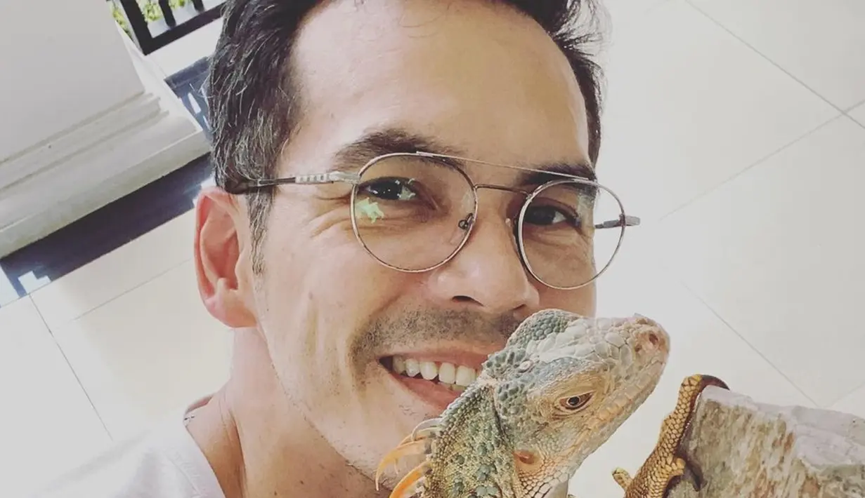 Potret Atalarik Syach Ajak Main Hewan Peliharaan di Sela Kesibukan ...