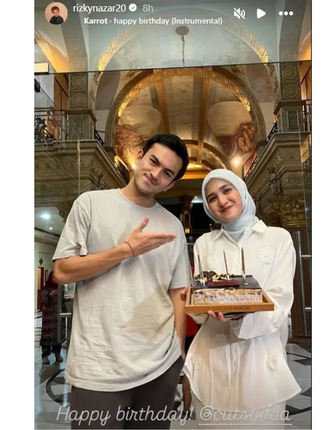 6 Potret Cut Syifa dan Rizky Nazar di Lokasi Syuting Sinetron, Beri Kejutan Ultah - Hot Liputan6.com