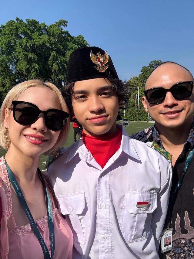 6 Potret Noah Sinclair Putra BCL Beranjak Dewasa, Pimpin Upacara hingga ...