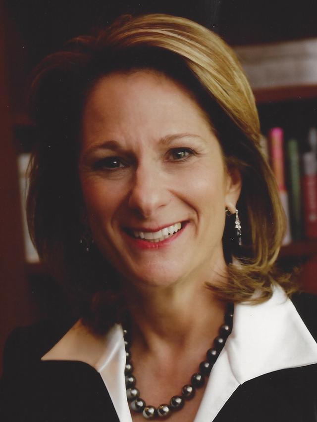 Susan Arnold, Perempuan Pertama yang Terpilih Jadi Bos Walt Disney ...