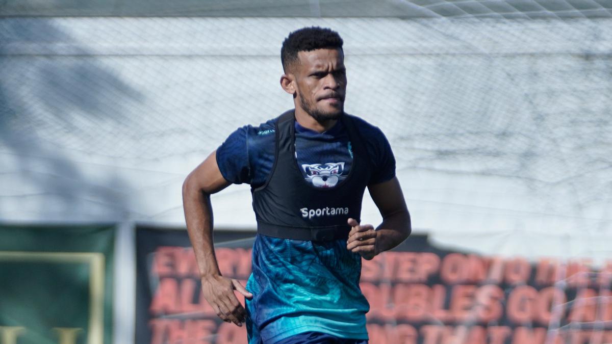 Liga 1: Ricky Kambuaya Tidak Kagok Jalani Latihan Perdana bersama Persib