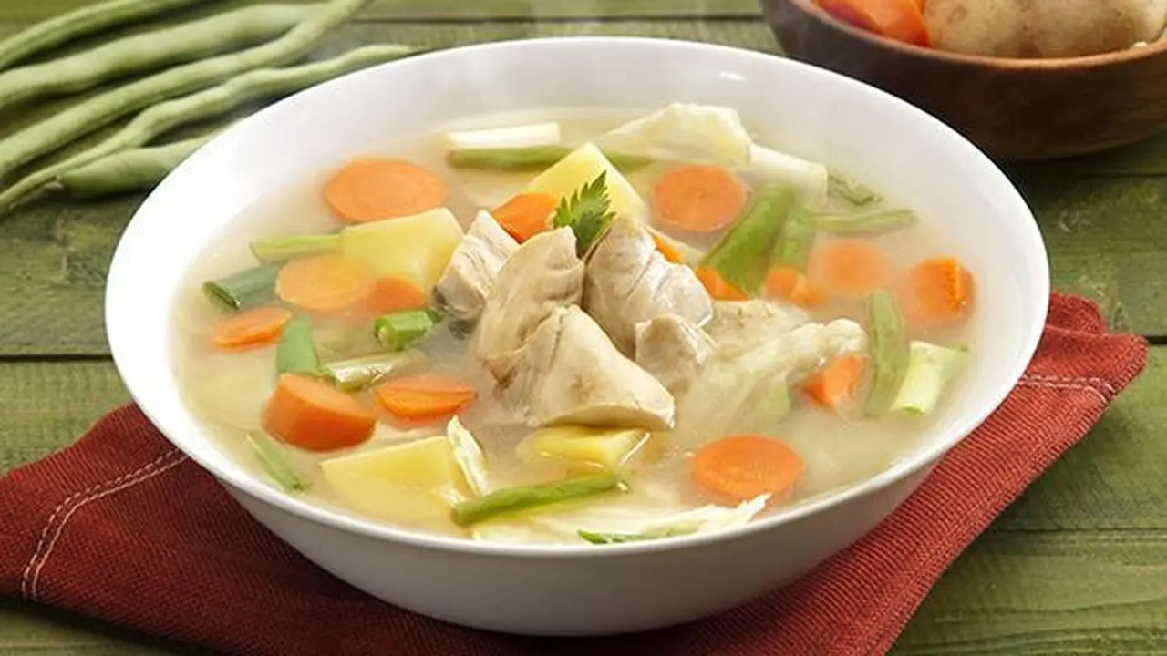 Tips dan Trik Agar Kuah Sup Ayam Tetap Jernih dan Gurih!