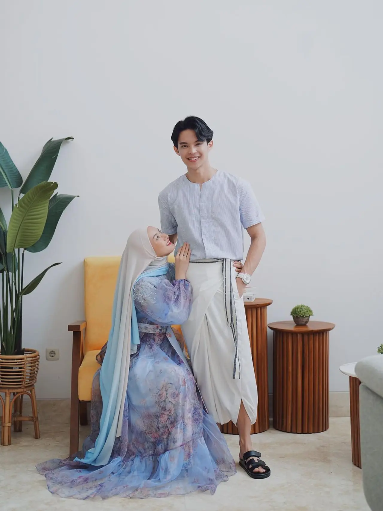 Jadi Pasangan Suami Istri yang Romantis, Intip Outfit Dinda Hauw dan ...