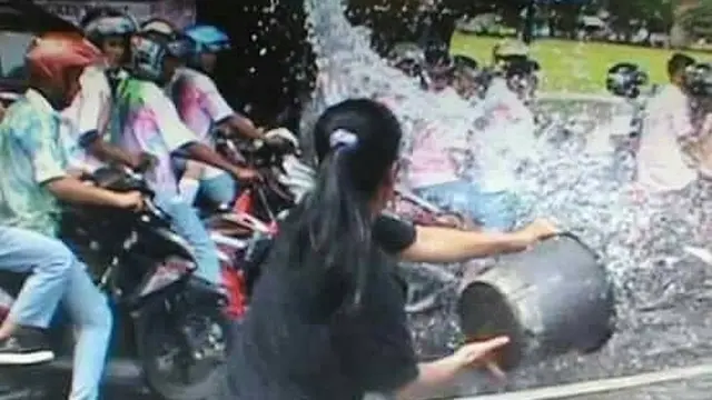 6 Potret Emak-Emak Enggak Ada Lawan Ini Kocak, Bikin Siapa Saja Takut ...