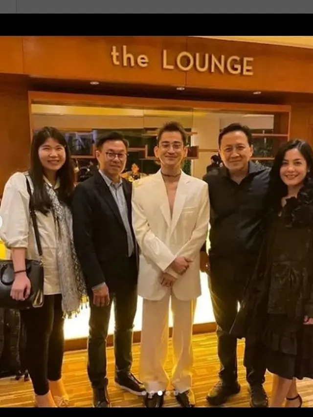 6 Potret Lulu Tobing Tampil Memesona di Gala Premiere Film Baru ...