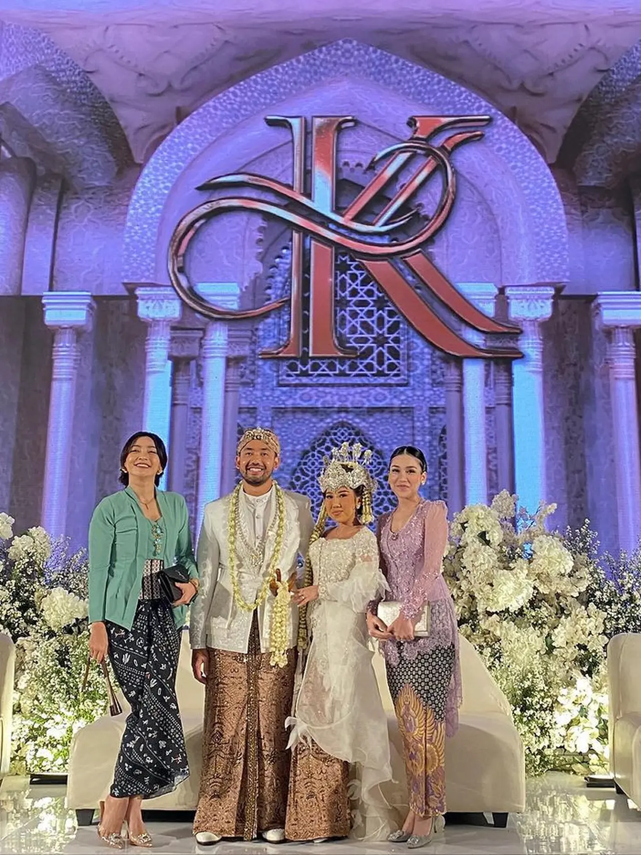 Potret Kiky Saputri Resmi Jadi Istri M Khairi, Erick Thohir Hadir Jadi Saksi - Entertainment ...