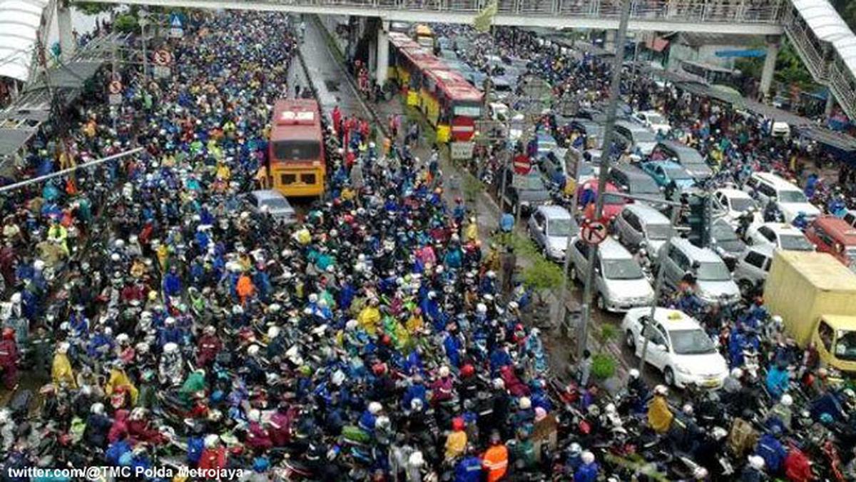 Foto-foto Macet Total di Daan Mogot - News Liputan6.com