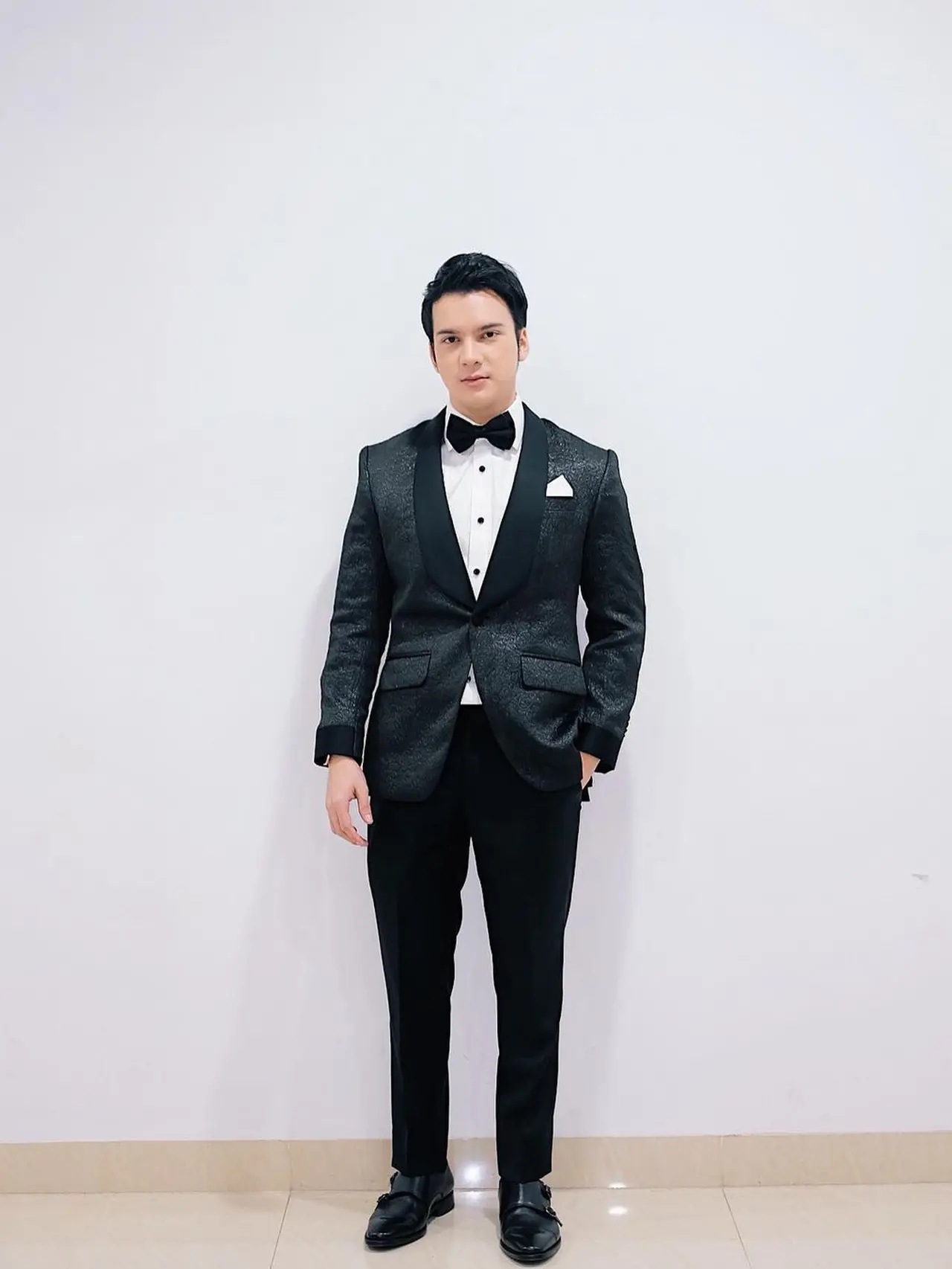 Penampilan Endy Arfian Saat Reading Naskah Film Dosen Ghaib, Rambut ...