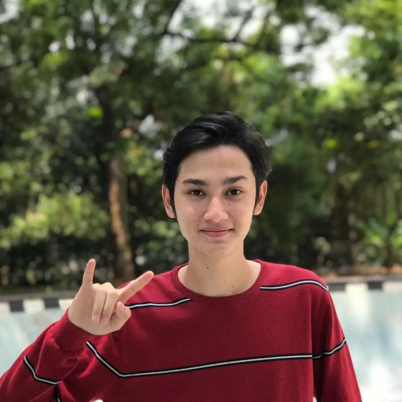 6 Potret Clay Gribble 'Dari Jendela SMP', Aktor Blasteran Australia ...