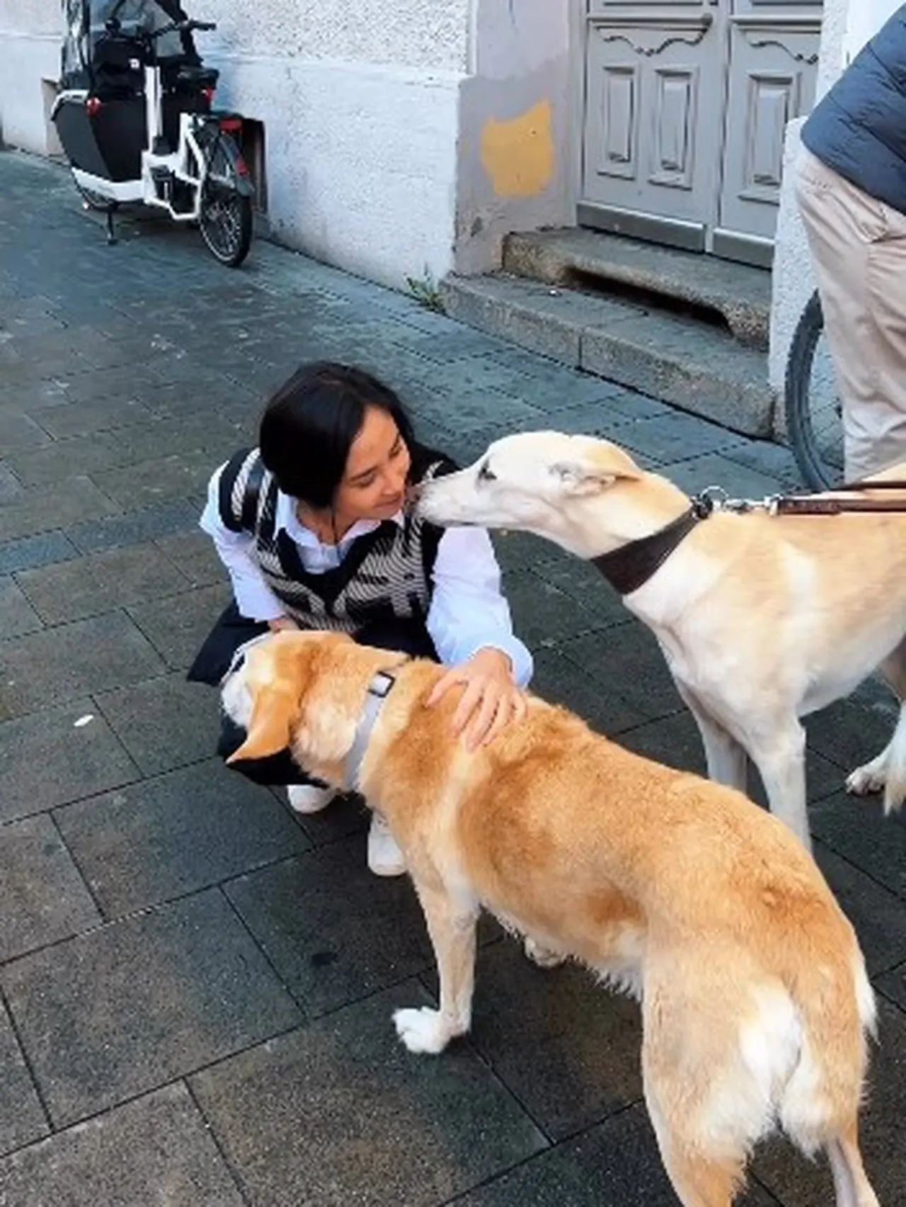 6 Potret Romantis Stuart Collin dan Kekasih Saat Liburan di Luar Negeri
